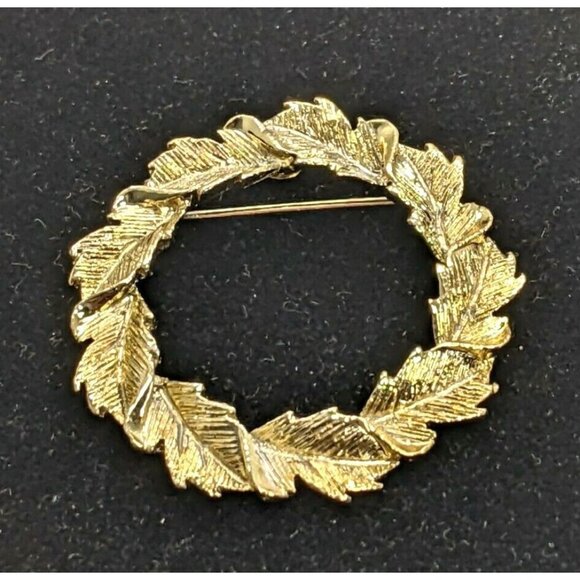 Jerry's | Jewelry | Jerrys Brooch Pin Gold Tone Wreath Leaf Leaves ...